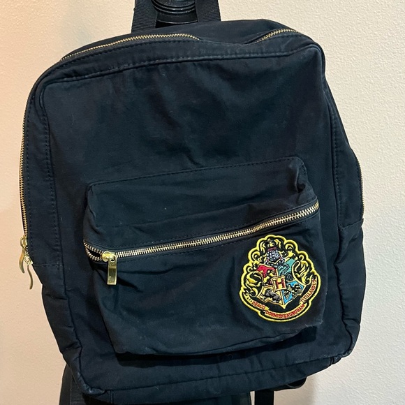 Universal | Accessories | Universal Studios Harry Potter Hogwarts Crest ...